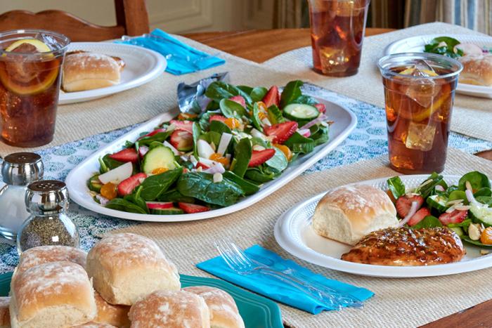 Deluxe Plates and Platters | Hefty